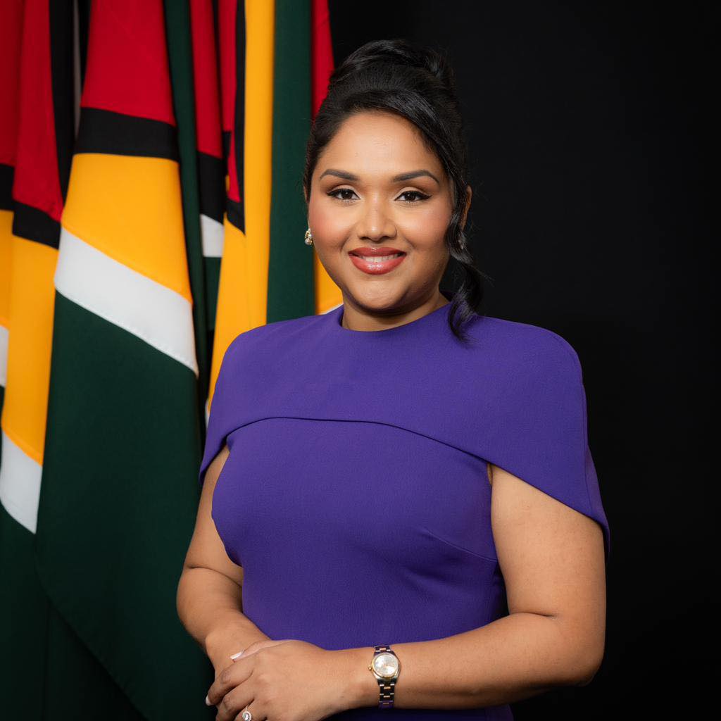 Arya Ali - World First Ladies