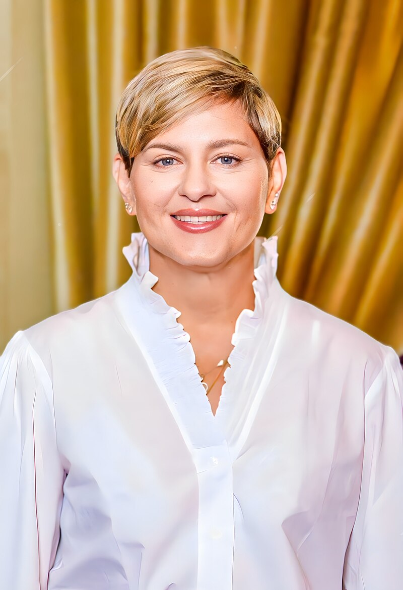 Verónica Alcocer - World First Ladies
